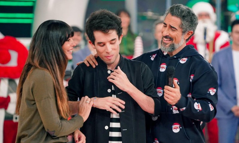 Filho de Marcos Mion se apresenta no palco do Caldeirão e emociona pais ...