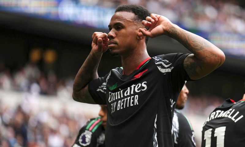 Gabriel Magalhães marca, Arsenal vence Tottenham e é vice-líder do Inglês