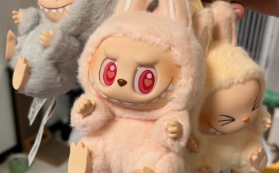 O que significa Labubu, brinquedo chinês que virou febre no Brasil ...
