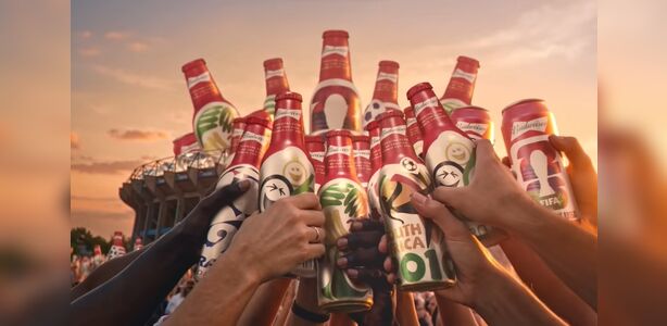 Budweiser lança garrafas colecionáveis e celebra 40 anos com a Copa