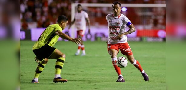 Náutico perde pênalti, sofre goleada do São Bernardo e sai vaiado dos ...