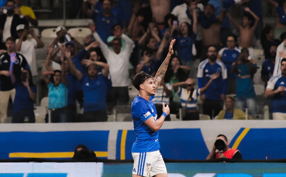 Cruzeiro domina o Vitória na estreia de Artur Jorge e desencanta no ...