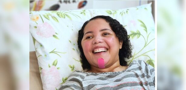 Pai de Amanda Wanessa, cantora gospel que está em estado vegetativo, sofre agressão | Tribuna ...