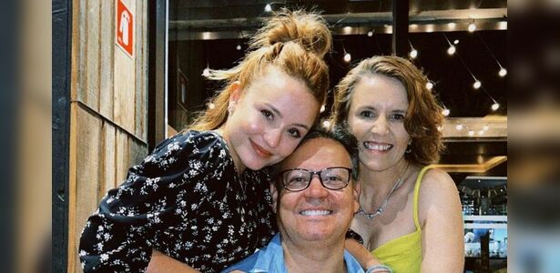 Pais de Larissa Manoela publicam carta aberta e atriz reage | Tribuna Online | Seu portal de ...