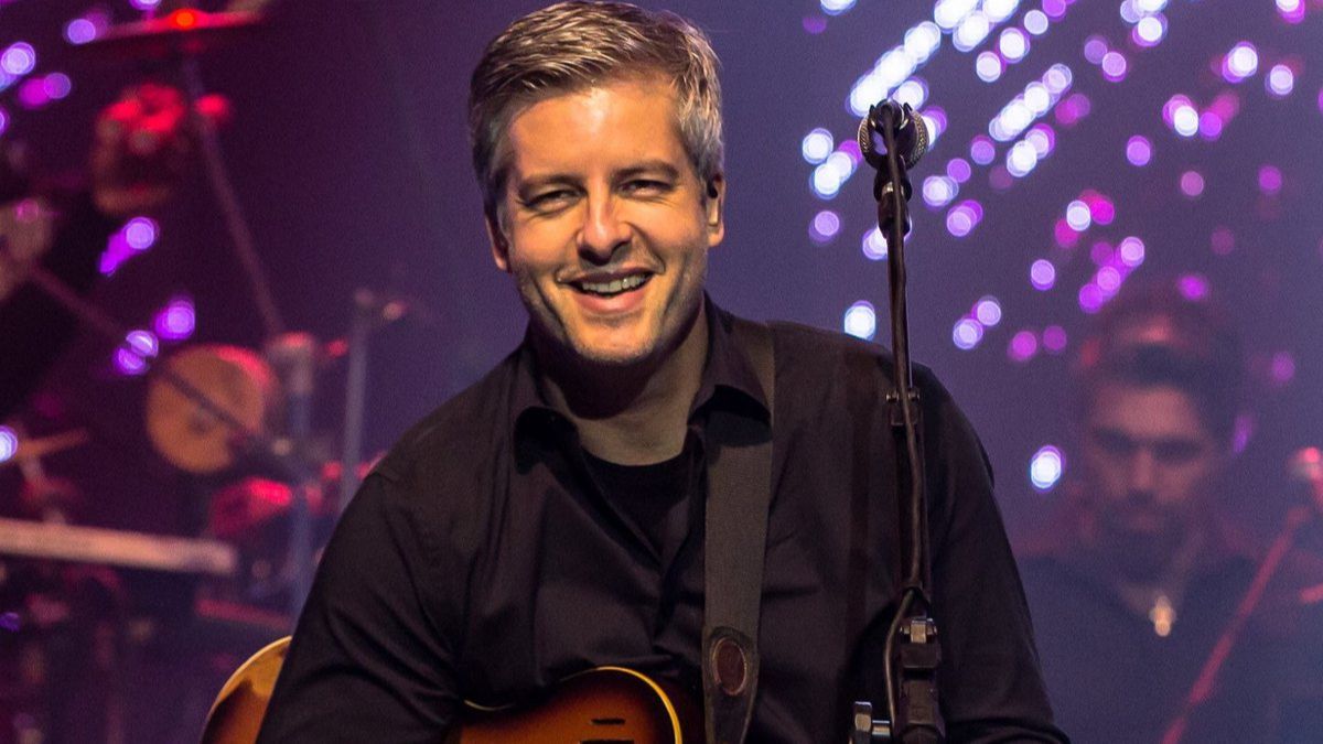 2 anos após o fim da dupla com Léo, Victor Chaves anuncia álbum solo ...